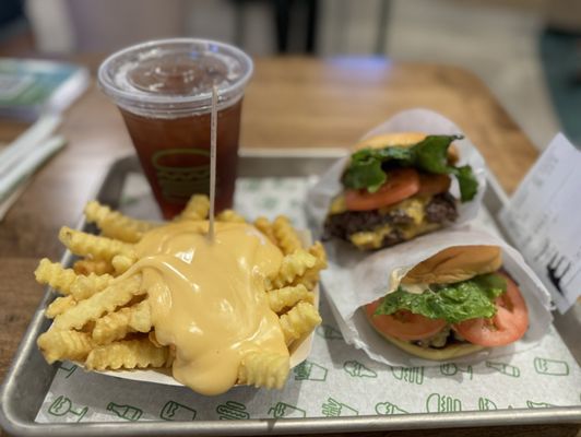 SHAKE SHACK - Updated November 2025 - 199 Photos & 67 Reviews - 10 ...