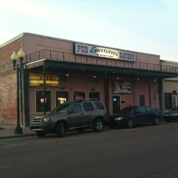 SPECTATORS PUB & EATERY - Updated July 2024 - 13 Reviews - 139 S Walnut ...