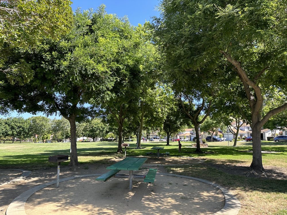 HILLCREST PARK - Updated June 2025 - 32 Photos - 2151 Fieldcrest Dr ...