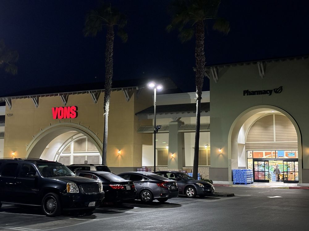VONS - Updated January 2026 - 149 Photos & 68 Reviews - 2101 N Rose Ave ...