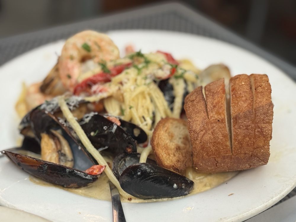 FIVE RESTAURANT BISTRO - Updated December 2025 - 452 Photos & 548 ...