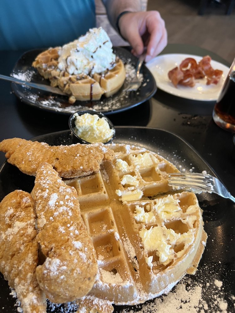 WALLY WAFFLE - 55 Photos & 38 Reviews - 3997 Medina Rd, Akron, Ohio ...
