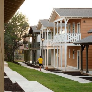 CENTRE SUITES - Updated December 2025 - 13 Photos - 2300 Glenna ...