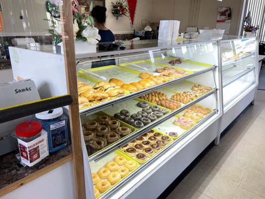 LICKIN’ GOOD DONUTS AND COFFEE - Updated May 2026 - 11 Reviews - 801 S ...