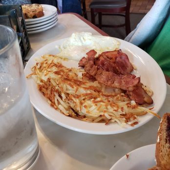 FAMILY TABLE RESTAURANT - Updated October 2025 - 103 Photos & 70 ...