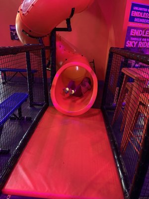 URBAN AIR TRAMPOLINE AND ADVENTURE PARK - 121 Photos & 133 Reviews ...