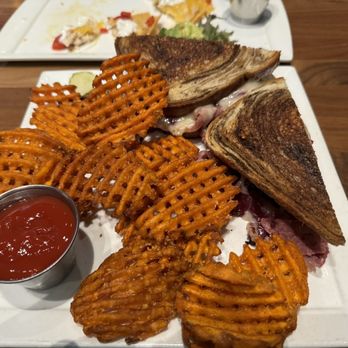 REPUBLIC GASTROPUB - Updated January 2025 - 476 Photos & 493 Reviews ...