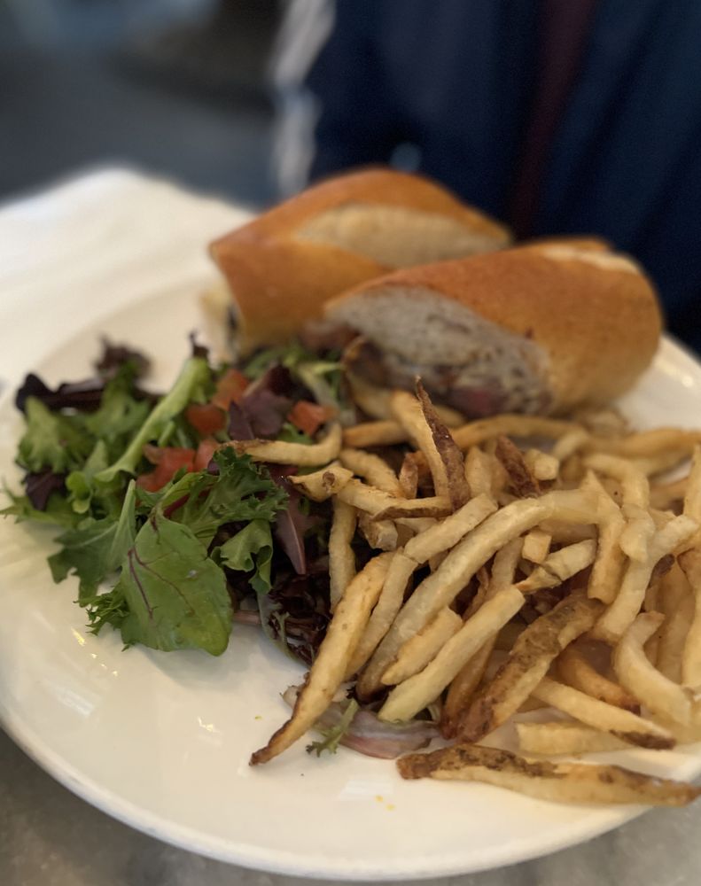 CAFÉ LULUC - Updated January 2025 - 1797 Photos & 1691 Reviews - 214 ...