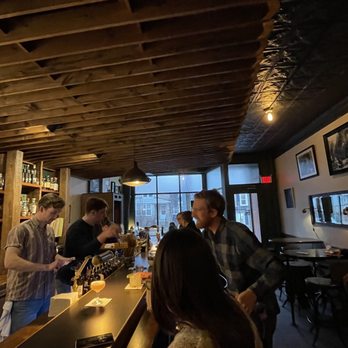 THE ROBIN ROOM - Updated December 2025 - 104 Photos & 76 Reviews - 821 ...