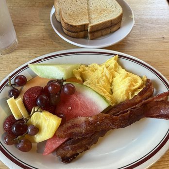 RED KETTLE - Updated October 2024 - 525 Photos & 599 Reviews - 54220 N ...