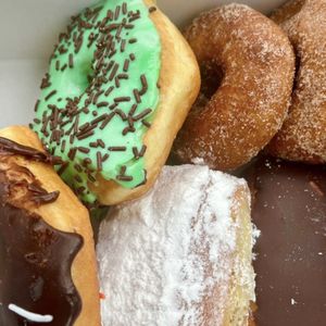 OB-CO’S DONUTS - 105 Photos & 151 Reviews - 547 Fischer Blvd, Toms ...