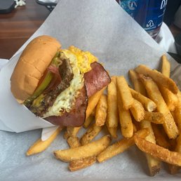 KILLER BURGER DOWNTOWN PDX - Updated October 2025 - 710 Photos & 943 ...