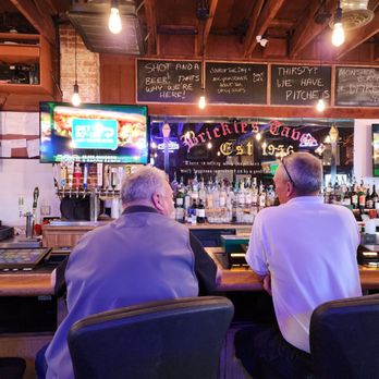 BRICKIES TAVERN - Updated January 2025 - 125 Photos & 148 Reviews - 706 ...