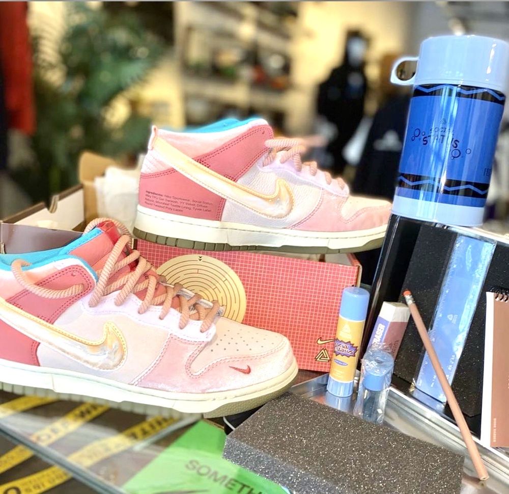 SOCIAL STATUS - Updated October 2025 - 12 Reviews - 1505 W Swann Ave ...