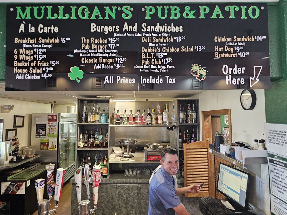 MULLIGANS PUB & PATIO - Updated December 2025 - 400 Clubhouse Dr, Page ...