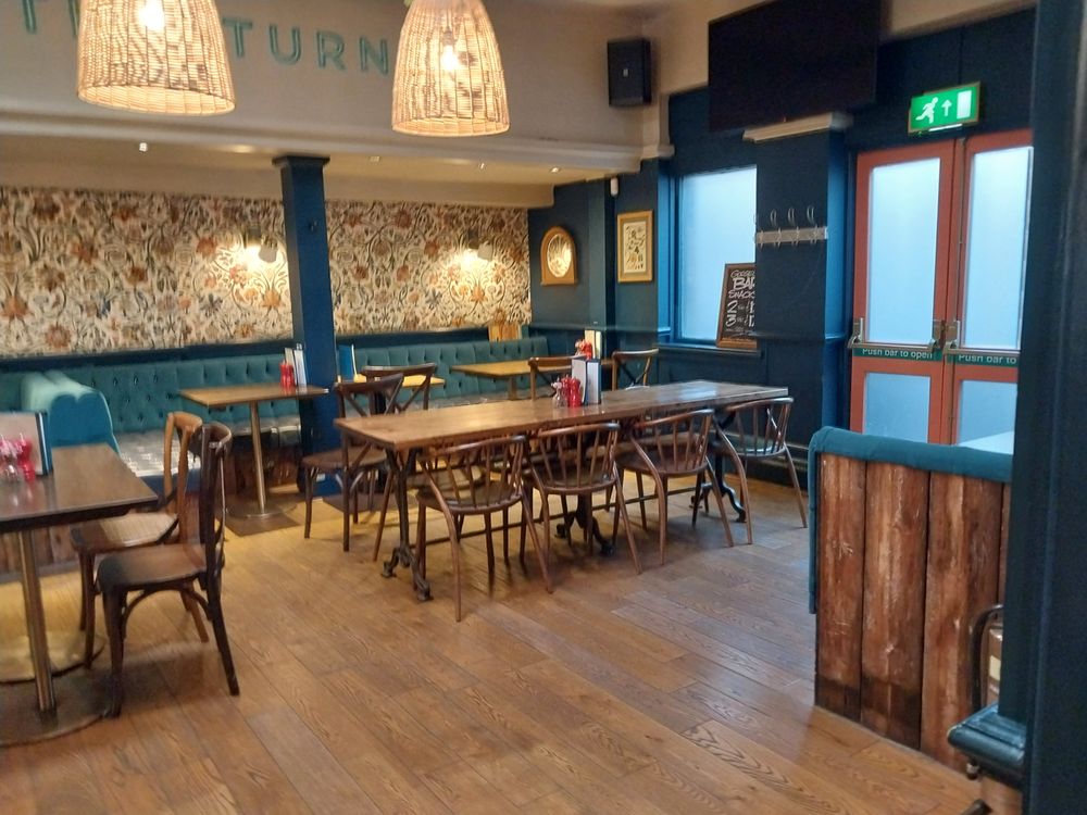 TRINITY PUB - Updated June 2025 - 18 Photos & 21 Reviews - 202-206 ...
