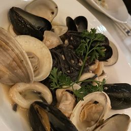 THE SHELL RESTAURANT - Updated May 2024 - 75 Photos & 66 Reviews - 635 ...