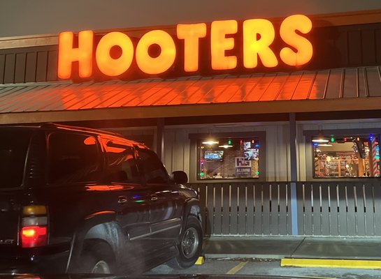 HOOTERS - Updated August 2025 - 224 Photos & 365 Reviews - 15300 ...