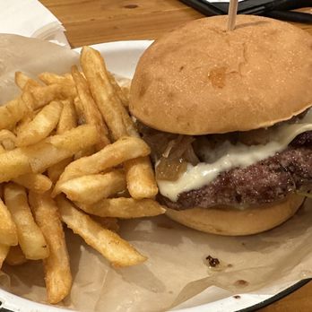 DISTRICT BURGER - Updated May 2025 - 148 Photos & 138 Reviews - 219 S ...
