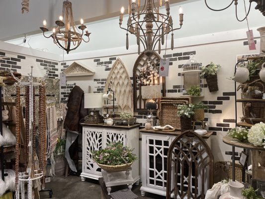 PAINTED TREE BOUTIQUE - Updated June 2025 - 20 Photos - 552 N Thompson ...