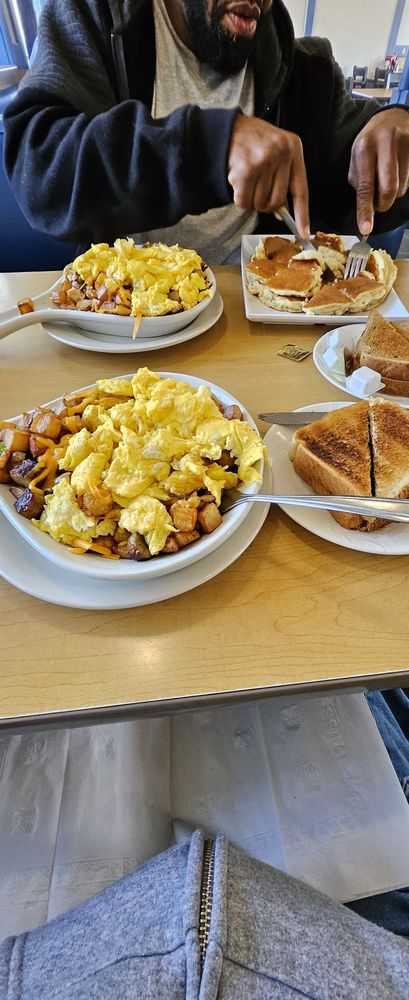 THE CRACKED EGG - Updated December 2025 - 32 Photos & 19 Reviews ...