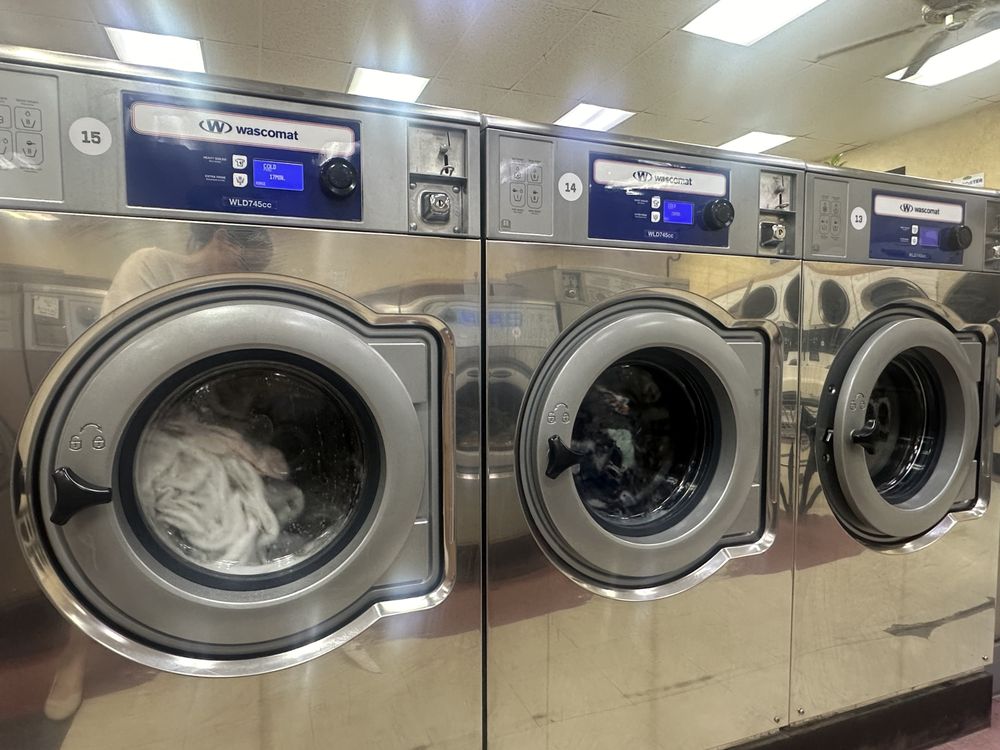 FAST N FRESH LAUNDROMAT - Updated September 2024 - 10376 E Colonial Dr ...