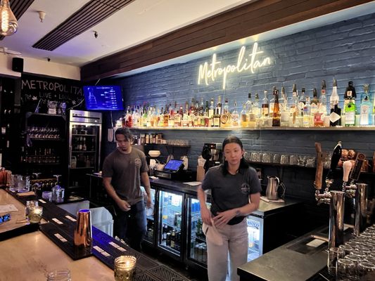 METROPOLITAN KITCHEN & LOUNGE - Updated December 2025 - 293 Photos ...