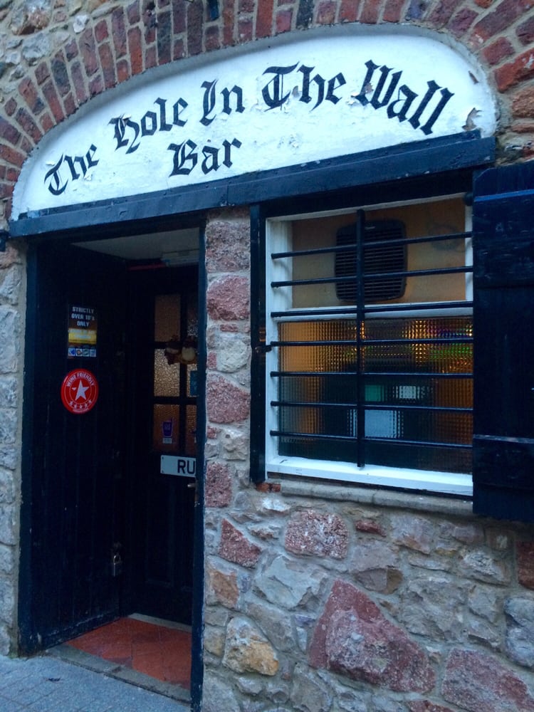 THE HOLE IN THE WALL - Updated April 2024 - 9 Market Street, Armagh ...