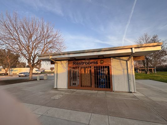 BUTTONWILLOW REST AREA - Updated December 2025 - 128 Photos & 52 ...