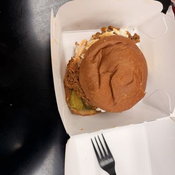 FLUFFIES HOT CHICKEN - HACKENSACK - Updated January 2026 - 340 Photos ...