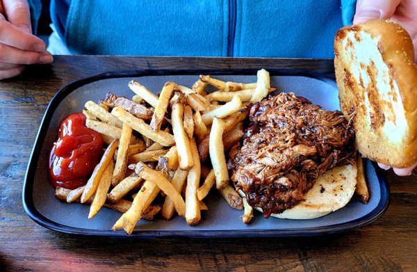 JP EDWARD’S GRILL AND BAR - Updated December 2025 - 33 Photos & 89 ...