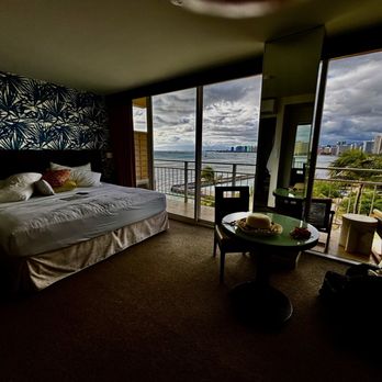 KAIMANA BEACH HOTEL - Updated October 2025 - 391 Photos & 244 Reviews ...
