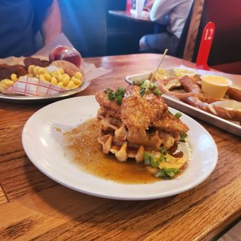 THE HOWLIN BIRD - Updated March 2025 - 197 Photos & 117 Reviews - 123 S ...