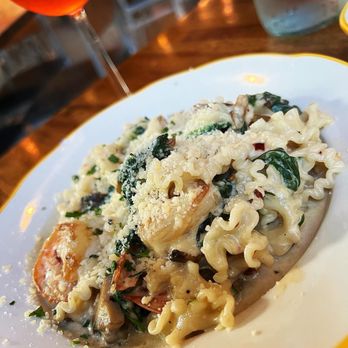 MANO BELLA - SOUTHPARK - Updated December 2024 - 128 Photos & 51 ...