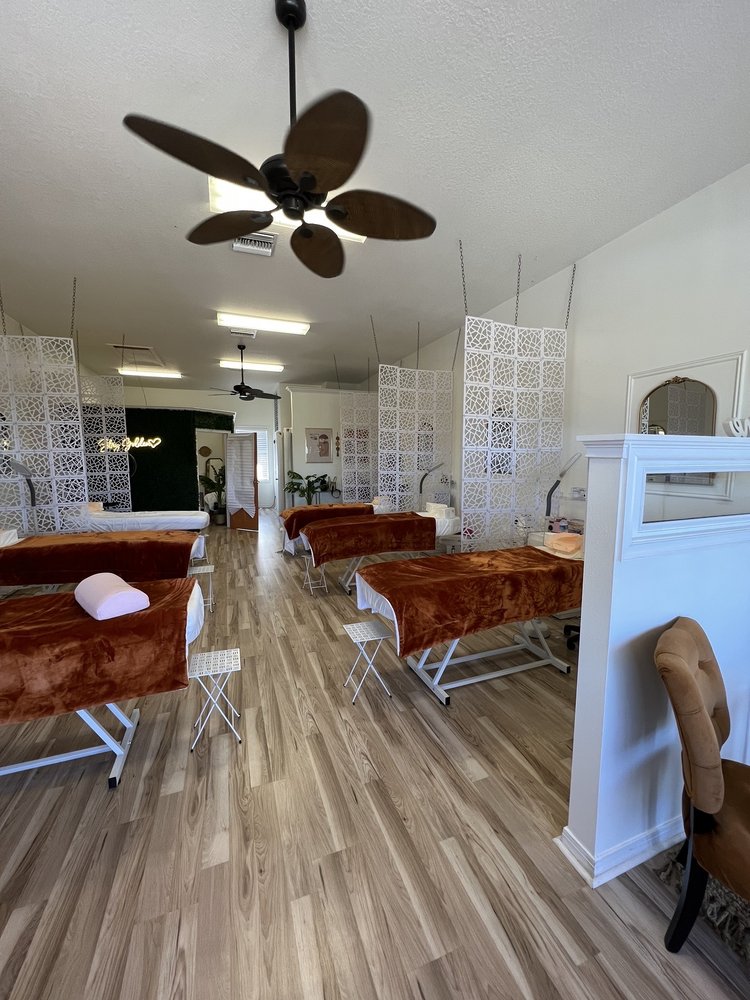 GOLDEN HOUR BEAUTY - Updated December 2025 - 14 Photos - 213 S 2nd St ...