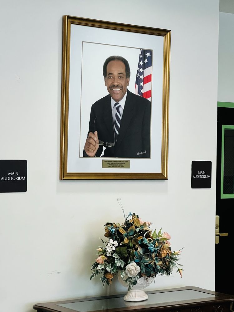 E PAT LARKINS COMMUNITY CENTER - Updated December 2025 - 14 Photos ...