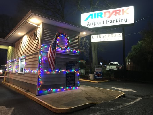 AIRPARK AIRPORT PARKING - Updated December 2024 - 27 Photos & 121 ...