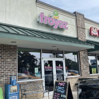 FROYOZ - Updated August 2025 - 60 Photos & 55 Reviews - 2607 US-17 Bus ...
