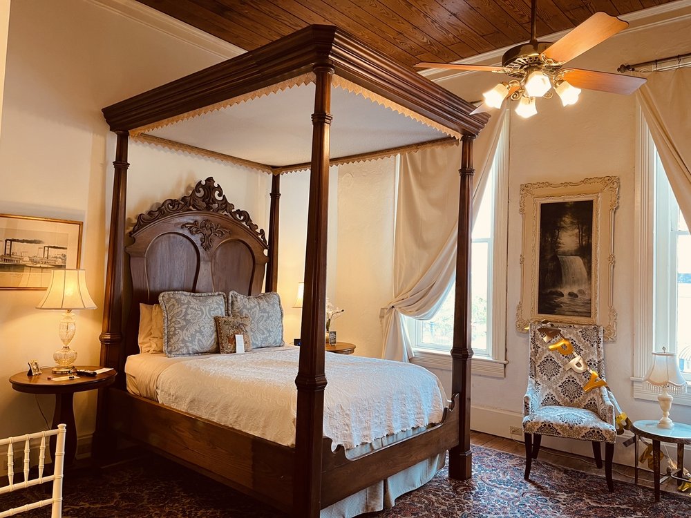 ANT STREET INN - 68 Photos & 44 Reviews 【107 W Commerce St, Brenham ...