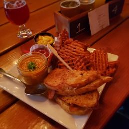 7 MONKS TAPROOM - Updated July 2025 - 354 Photos & 568 Reviews - 128 S ...
