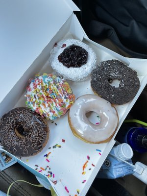 DONUT WORLD - Updated March 2025 - 160 Photos & 127 Reviews - 11 Holden ...