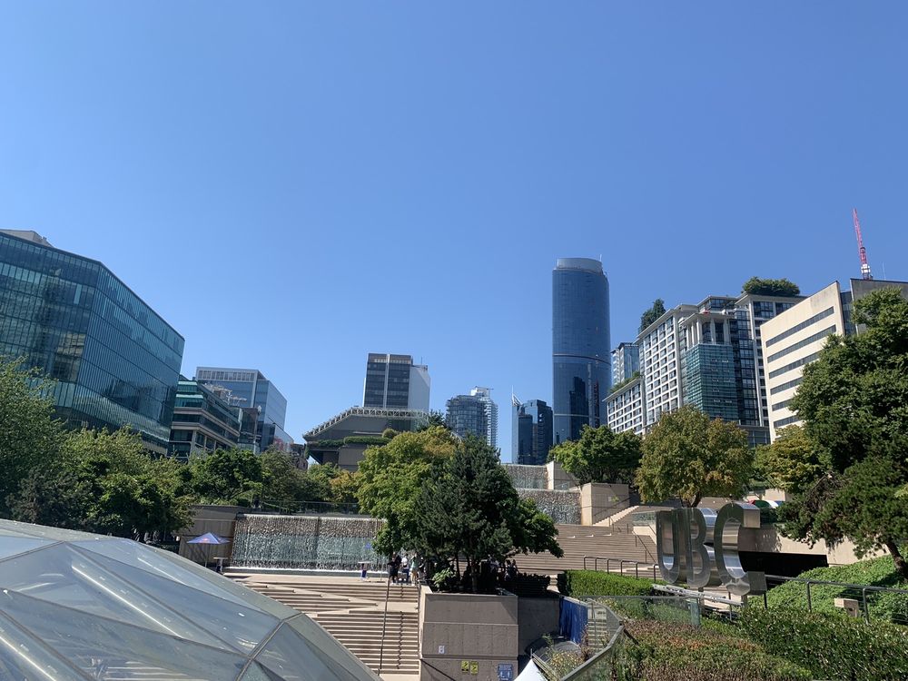 ROBSON SQUARE - Updated April 2025 - 19 Photos & 17 Reviews - 800 ...