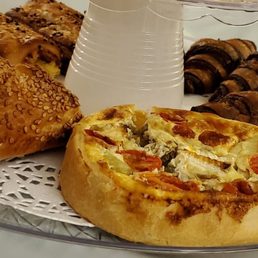 BREADS BAKERY - Updated August 2025 - 1924 Photos & 1283 Reviews - 18 E ...