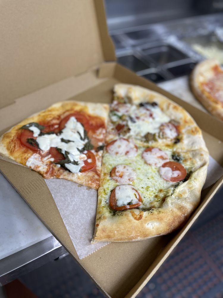 DAISY’S PIZZA - Updated July 2025 - 14 Photos - 3300 Buckeye Rd ...