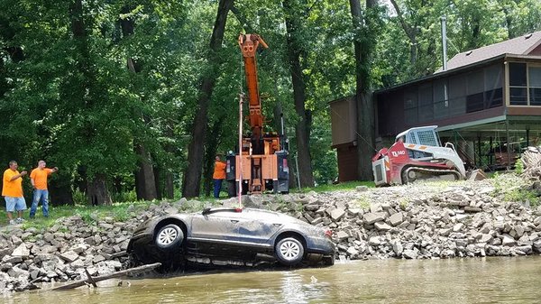 COLLISION SOLUTIONS - Updated October 2025 - 44 Photos - 330 N Front St ...