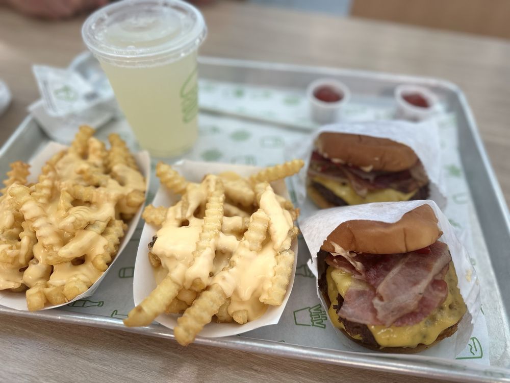 SHAKE SHACK - Updated December 2025 - 37 Photos & 54 Reviews - 100 ...
