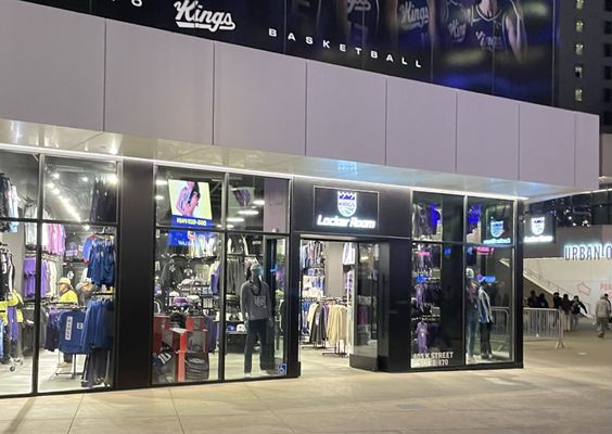 LIDS - KINGS LOCKER ROOM - Updated August 2025 - 405 K St, Sacramento ...