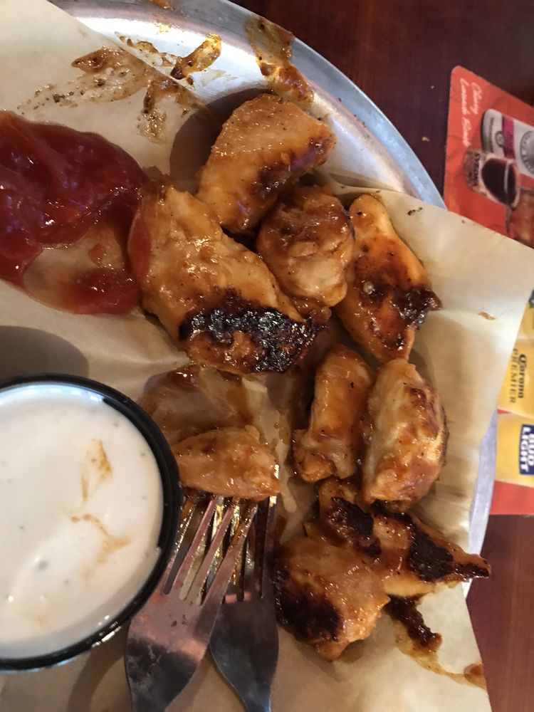 HOOTERS - Updated July 2024 - 73 Photos & 76 Reviews - 1917 Edwards ...