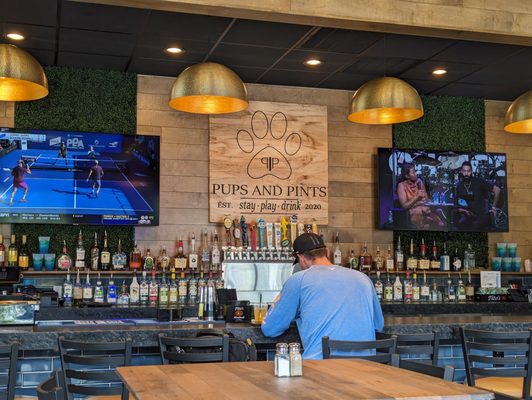 PUPS AND PINTS - 35 Photos & 23 Reviews - 2413 London Bridge Rd ...