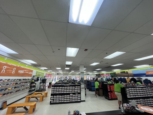 FIT2RUN - BARCELONETA - Updated July 2025 - 1 Premium Outlets Blvd ...